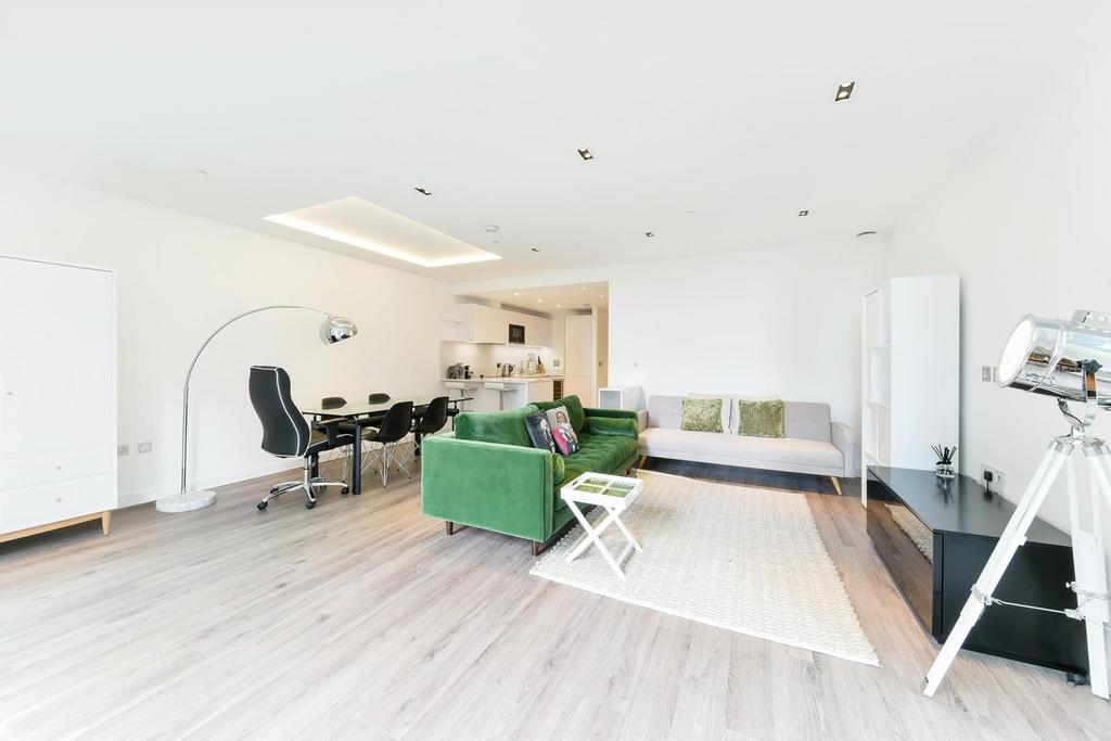 Satin House, Piazza Walk, Aldgate... 1 bed flat - £3,137 pcm (£724 pw)