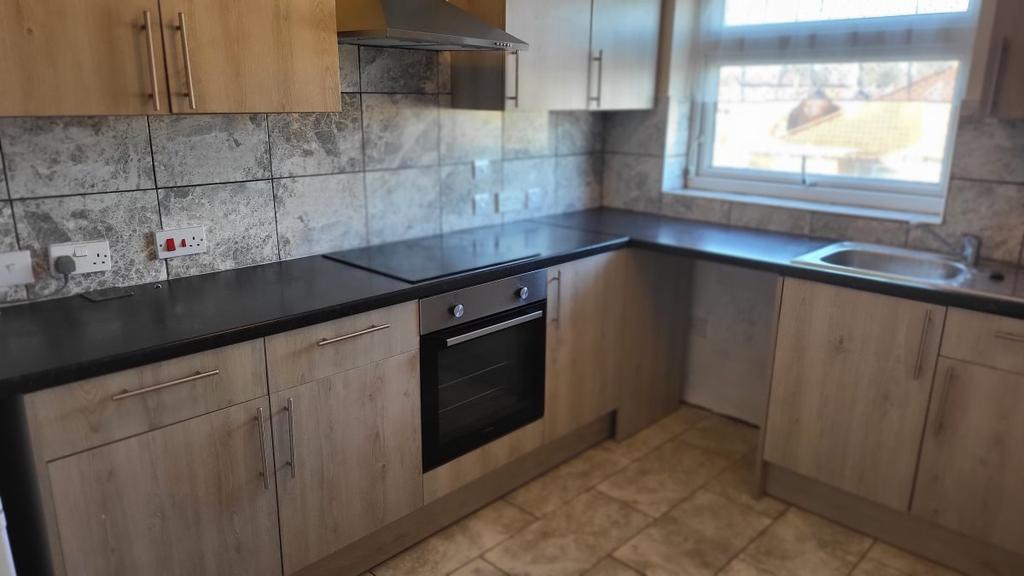 Silverdale Close, Hanwell 2 bed flat - £1,550 pcm (£358 pw)