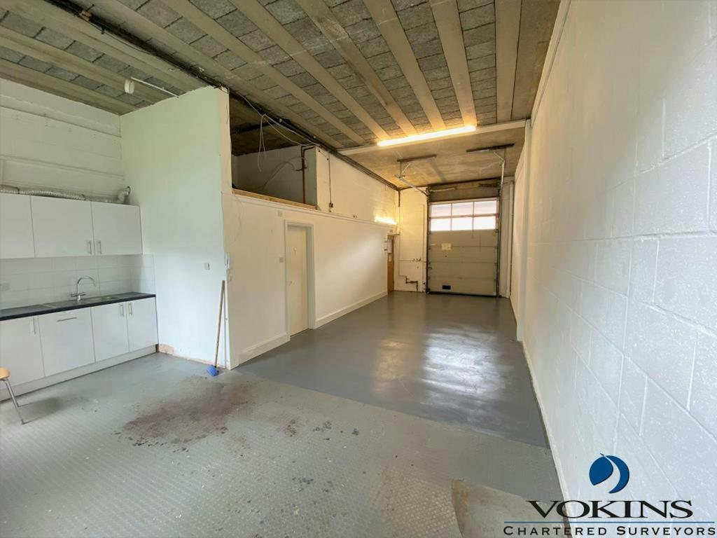 Unit 3 Brentford Business Centre... Industrial unit - £2,600 pcm (£600 pw)