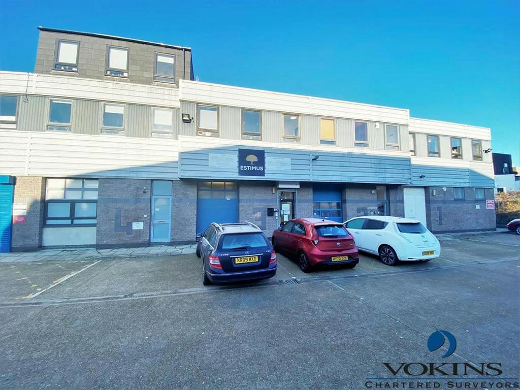 Unit 3 Brentford Business Centre... Industrial unit - £2,600 pcm (£600 pw)