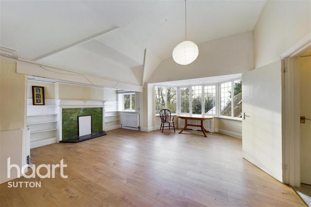 Quality Street, Merstham 1 bed flat - £800 pcm (£185 pw)