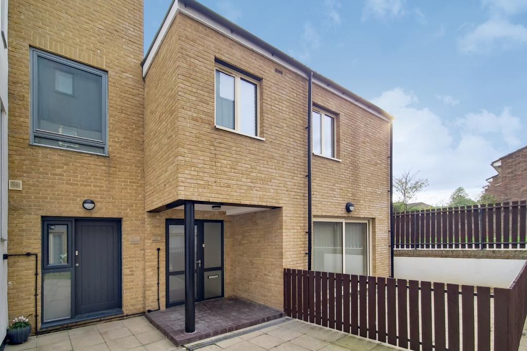 Hanover House, Orchard Road... 2 bed semi-detached house - £375,000
