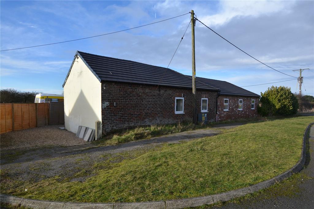 Reighton, Filey, North Yorkshire, YO14 2 bed bungalow for sale - £225,000
