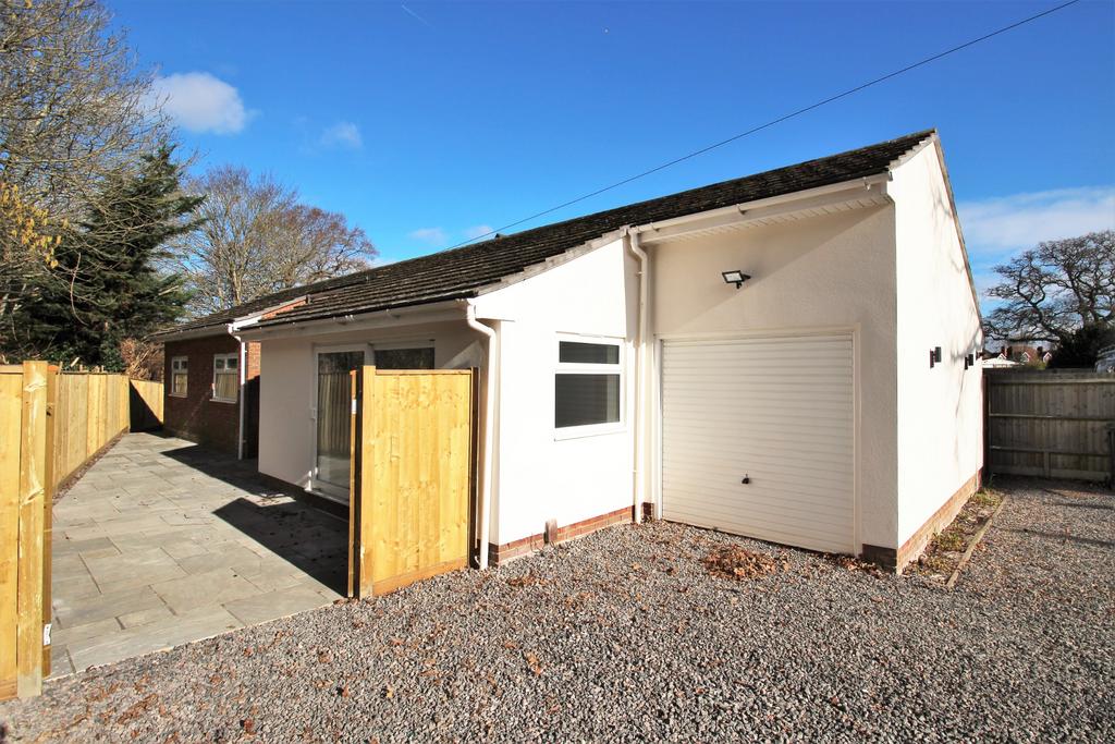 PARK AVENUE, WIDLEY, WATERLOOVILLE 3 bed detached bungalow - £425,000