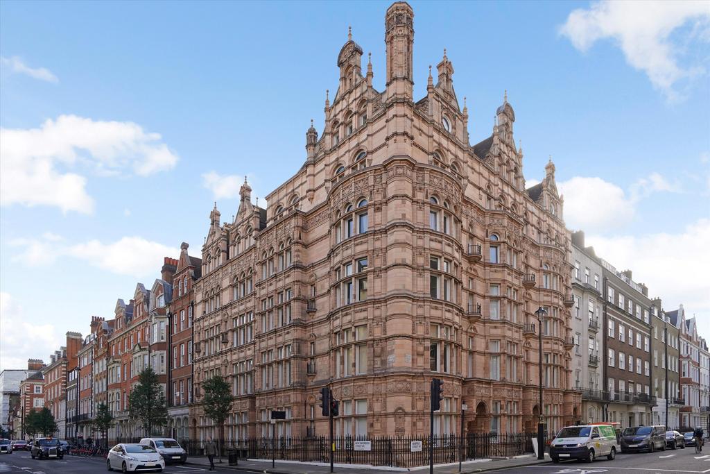 Wimpole Street, London, W1G 2 bed flat - £1,540,000