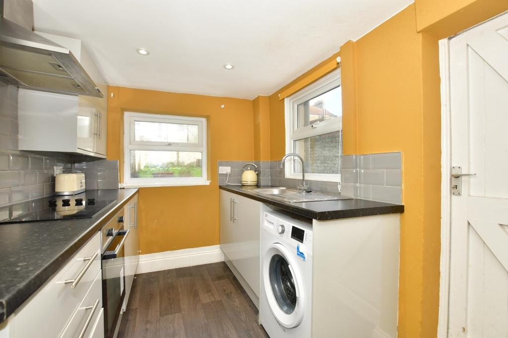 Dane Hill Row Margate CT9 4 bed terraced house - £1,250 pcm (£288 pw)