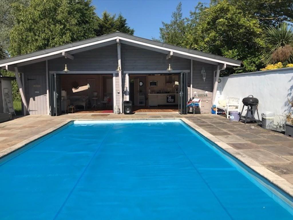 Rake Lane, Chorlton-by-backford 2 bed chalet - £1,750 pcm (£404 pw)