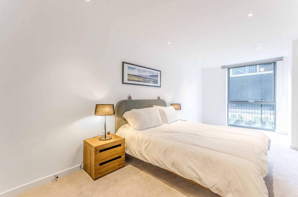 Packington Square, Islington, London, N1 2 bed flat - £3,445 pcm (£795 pw)