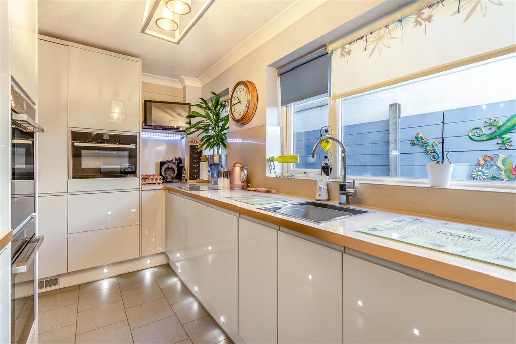 Haste Hill Close, Boughton... 4 bed detached house - £550,000