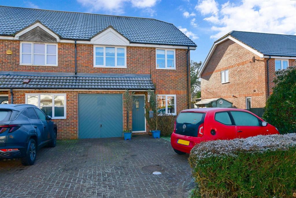 Market Street, Staplehurst... 3 bed semi-detached house - £375,000