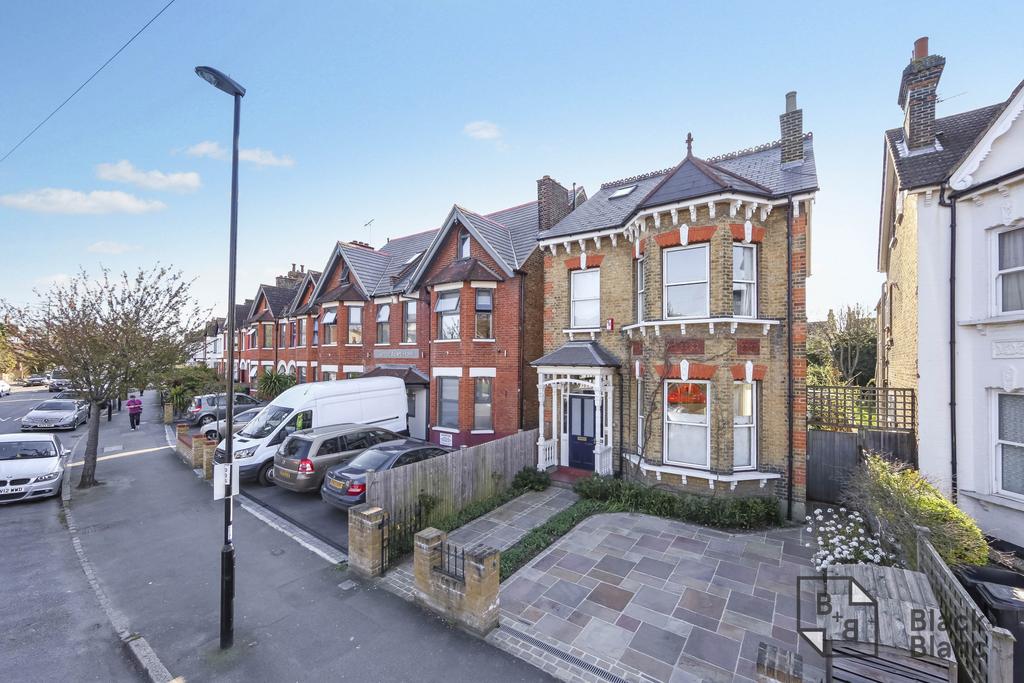 Morland Avenue, Croydon, Surrey, CR0 4 bed detached house - £725,000