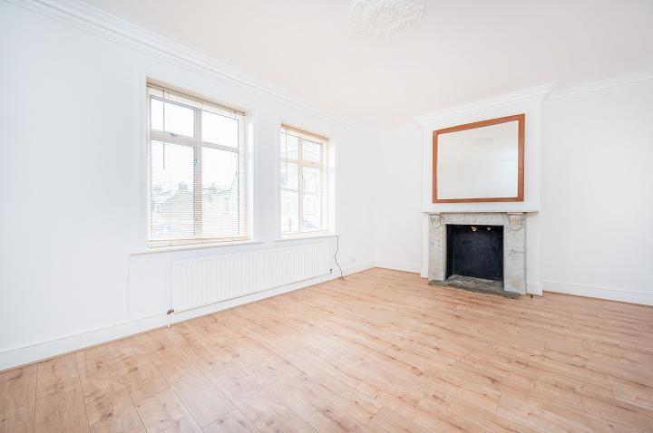 First Floor Flat, 96 Fulham Palace... 1 bed flat - £360,000