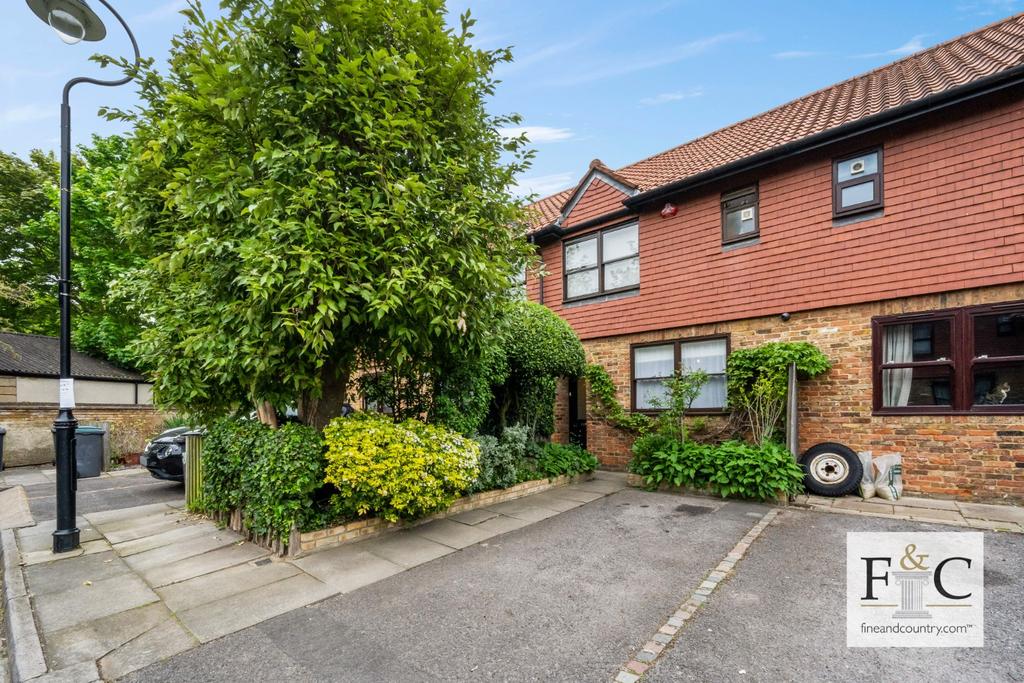 Toyne Way, Highgate 2 bed terraced house - £806,000
