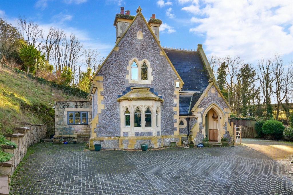 Whitcombe Road, Newport, Isle of Wight 2 bed detached house - £475,000