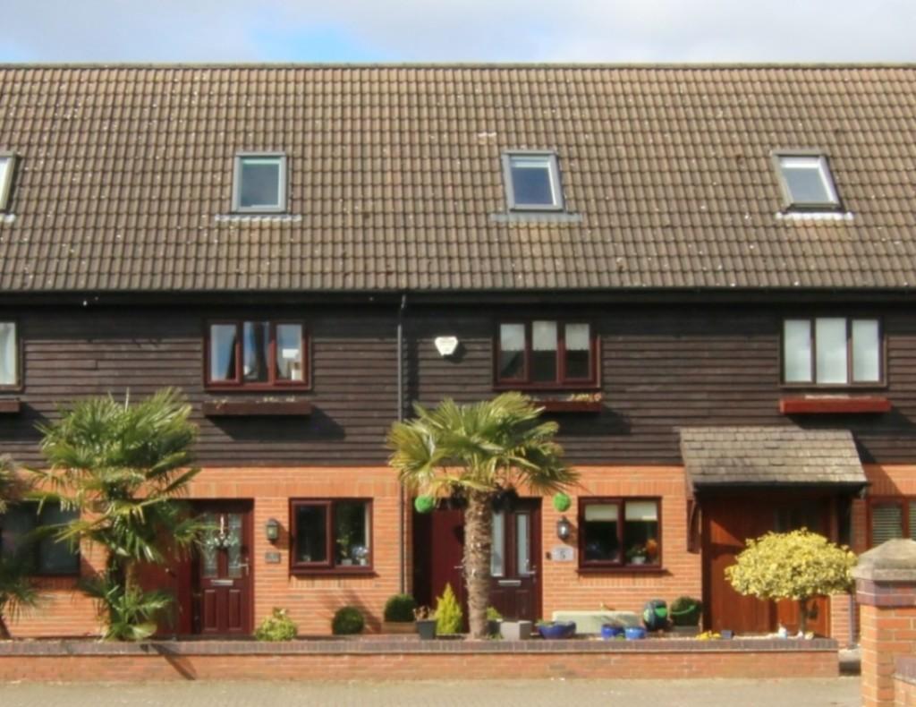Lower Hall Lane, Clutton, Chester, CH3 3 bed barn conversion - £215,000