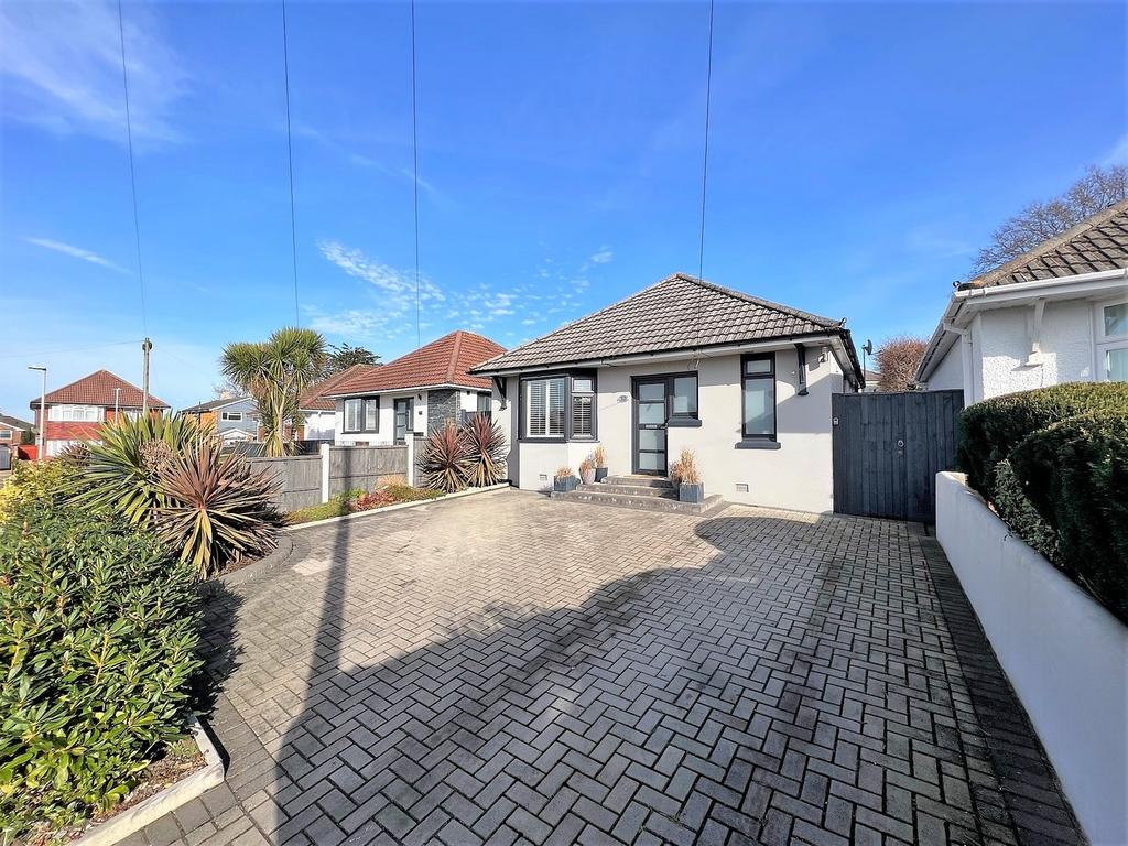 Gorsehill Road, Oakdale, Poole, BH15 3 bed detached bungalow - £440,000