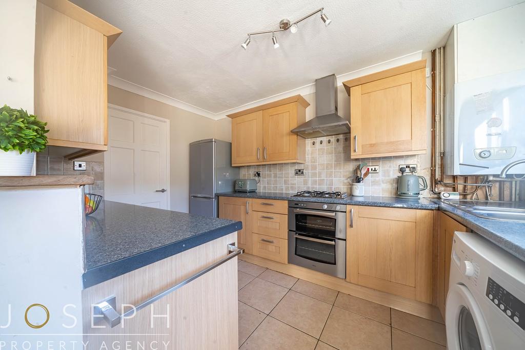 Dandalan Close, Ipswich, IP1 3 bed end of terrace house - £240,000