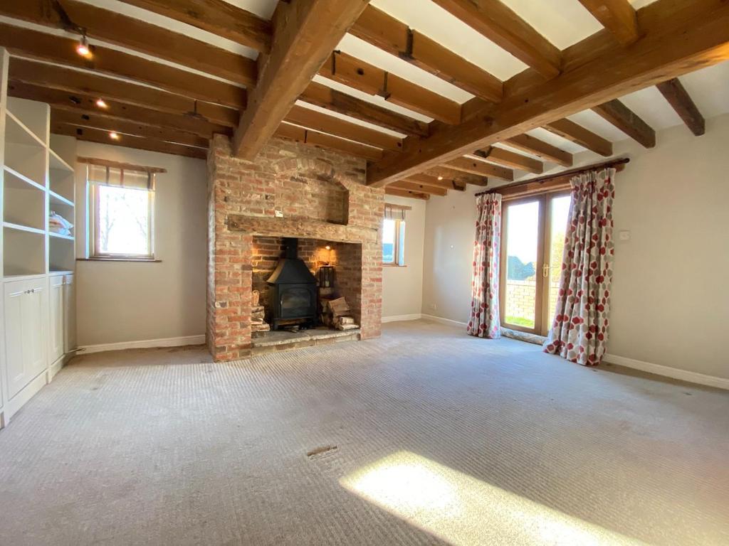 Tithe Barn Court, Alderminster 3 bed barn conversion - £1,550 pcm (£358 pw)