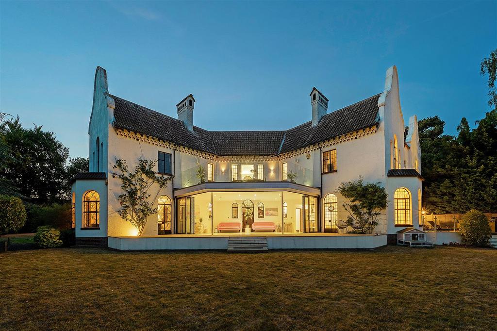 St Gyles, St Gyles 65 Sywell Road... 5 bed detached house - £1,550,000