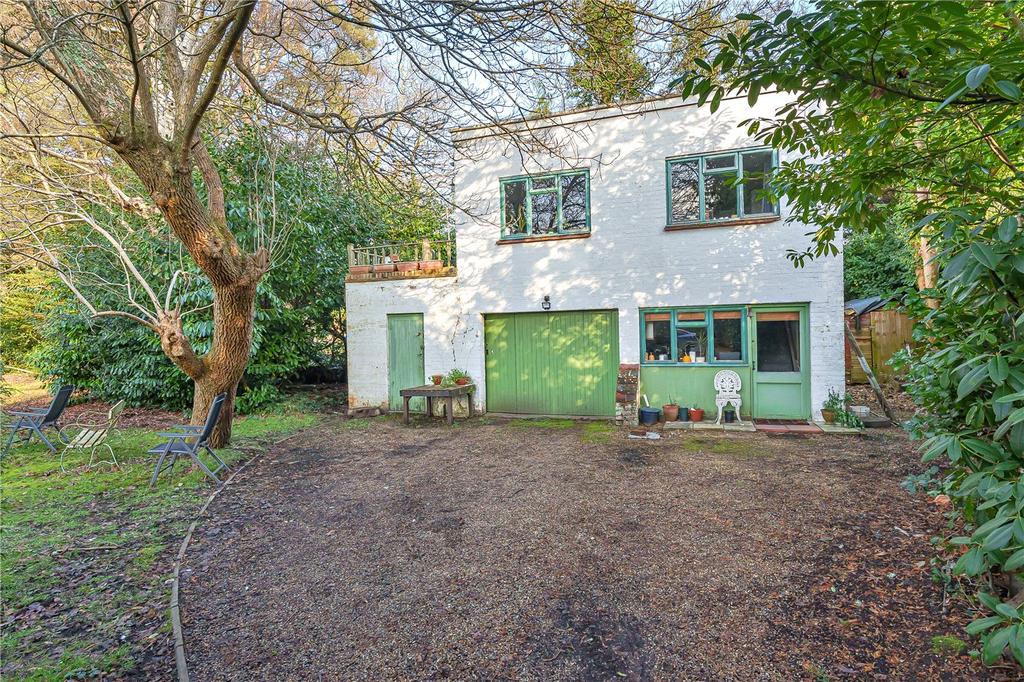 Hatton Hill, Windlesham, Surrey, GU20 Studio - £1,350 pcm (£312 pw)