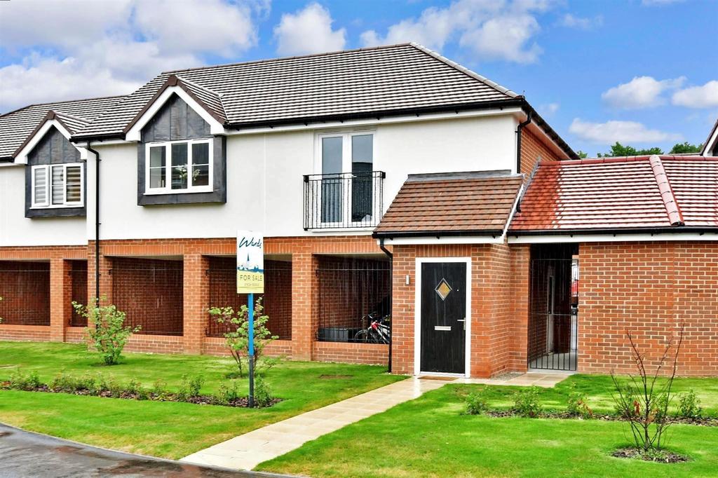 Worrall Drive, Wouldham, Rochester, Kent 2 bed coach house for sale - £ ...