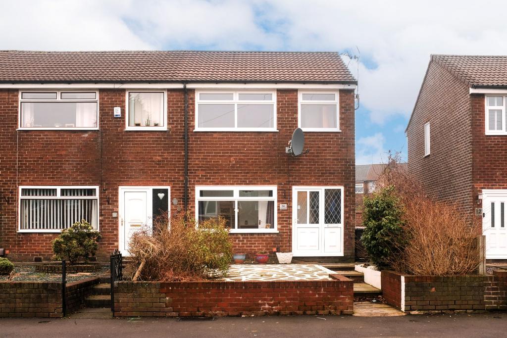 The Crescent, Bromley Cross, Bolton, BL7 2 bed townhouse - £160,000