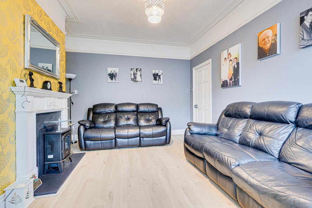 Brightwell Avenue, Westcliff-on-sea, SS0 3 bed terraced house - £350,000