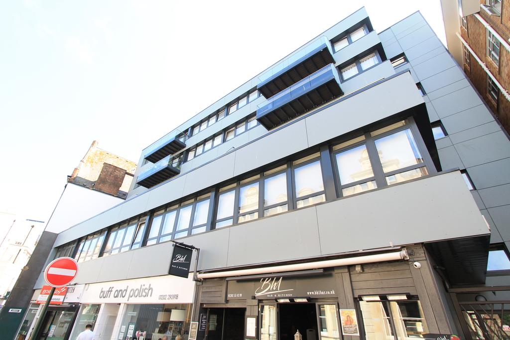 Post Office Road, Bournemouth, 2 bed flat - £1,200 pcm (£277 pw)