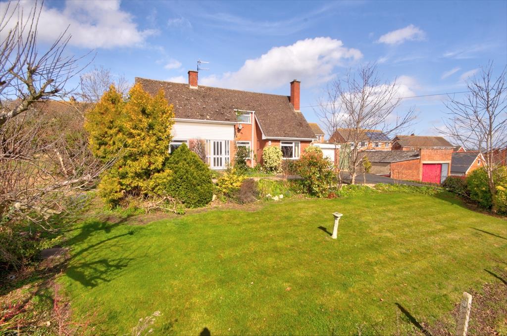 Leys Road, Harvington, Evesham 3 bed detached house - £399,950