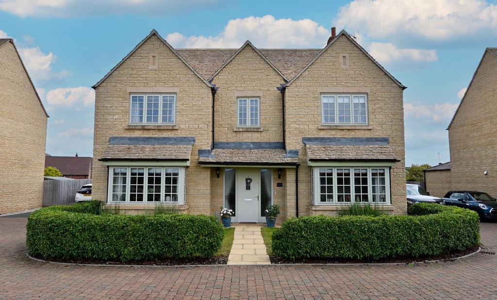 Dundrie House, 2 Red Campion Drive, Moreton-In-Marsh GL56 9RT 5 bed ...