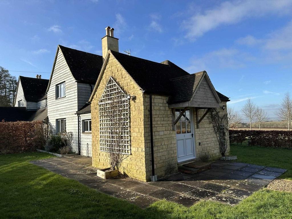 Castle Barn Cottages, Churchill 2 bed semi-detached house - £1,250 pcm ...