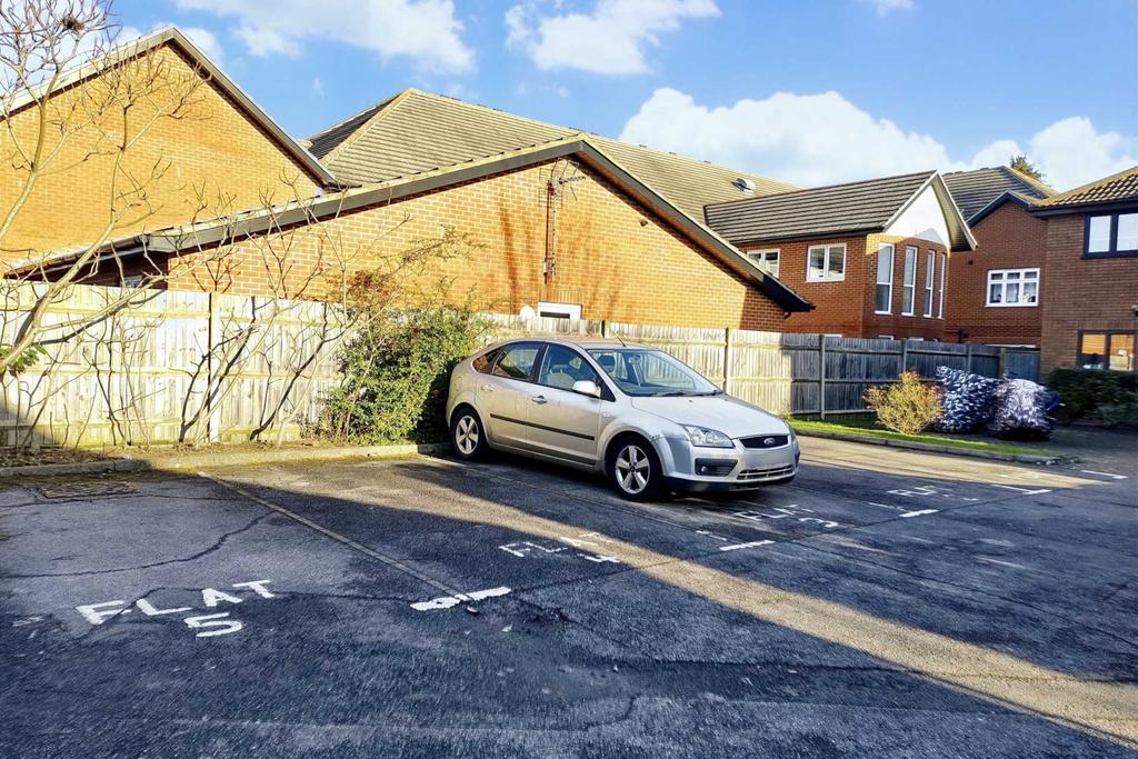 Pirton Court, Hemel Hempstead... 1 bed apartment - £600 pcm (£138 pw)
