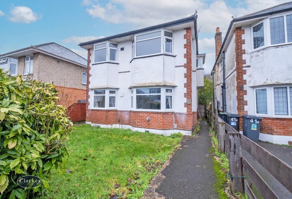 Redhill Drive, FFF, Bournemouth, Dorset 3 bed flat - £240,000