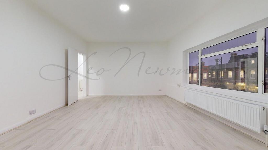Highgate High Street, Highgate, N6 3 bed flat - £2,400 pcm (£554 pw)