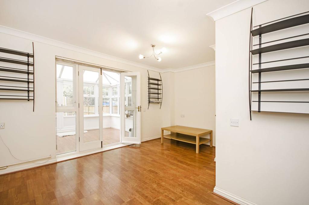 Shalbourne Square, Hackney, London, E9 2 bed terraced house - £2,300 pcm (£531 pw)