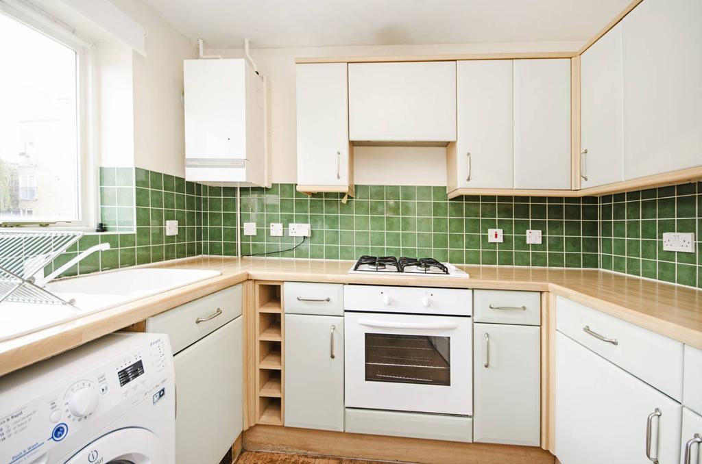 Shalbourne Square, Hackney, London, E9 2 bed terraced house - £2,300 ...