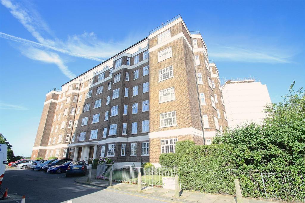 St Clements Court, Broadway West... 3 bed flat - £279,995