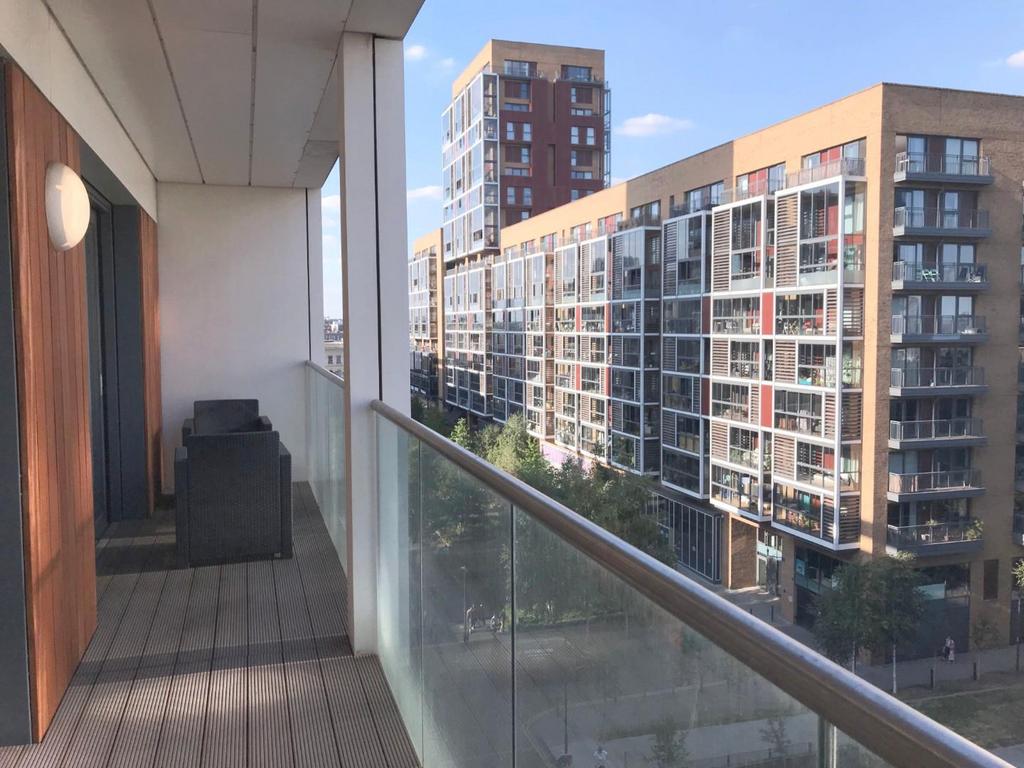 Roseberry Place, Dalston Square, London 2 bed flat - £575,000