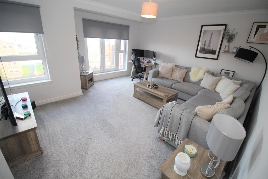 Kincaid Court, Greenock 2 bed flat - £105,000