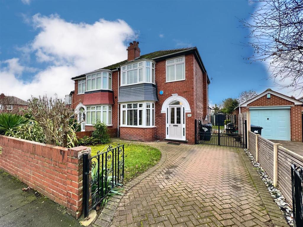 Chestnut Avenue, Doncaster 3 bed semi-detached house - £875 pcm (£202 pw)