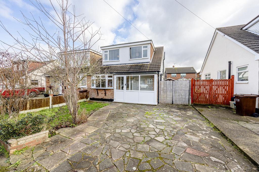 Deerhurst, Benfleet, SS7 4 bed semi-detached house - £425,000