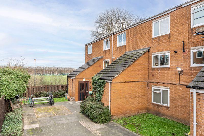 Oldbury Court, Mabley Street, London 3 bed maisonette - £425,000