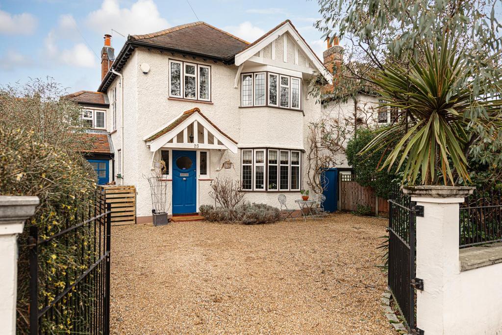 Arnison Road, East Molesey 5 bed link detached house - £1,745,000