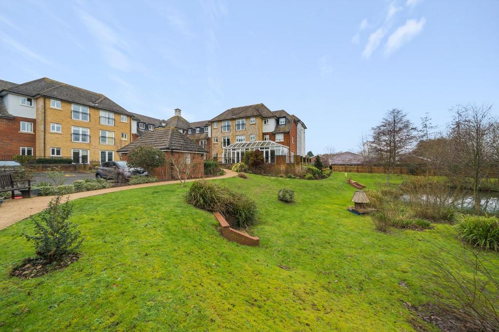 Windsor Court, Singleton, Ashford TN23 2 bed flat - £140,000