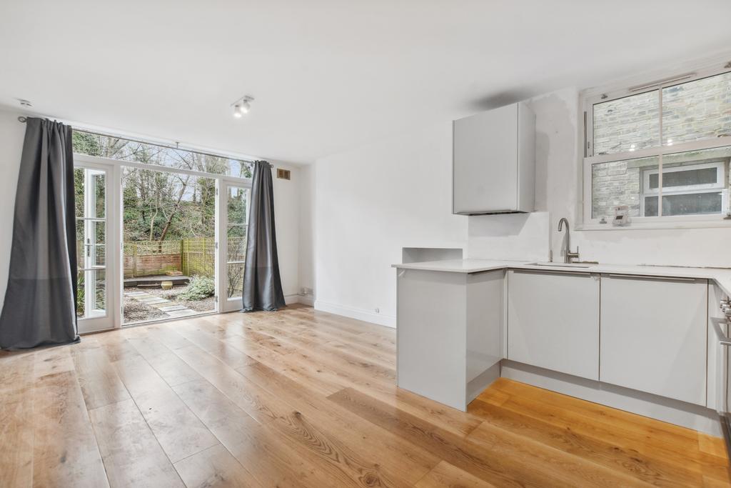 Garden Flat, Milton Park, Highgate, N6 2 bed flat - £2,383 pcm (£550 pw)