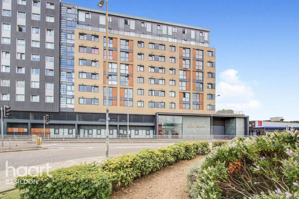 The Icon Southernhay, Basildon 2 bed apartment - £60,000