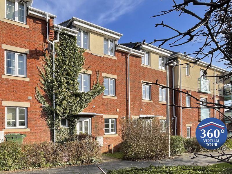 A spacious 4 bedroom town house at... 4 bed terraced house - £330,000