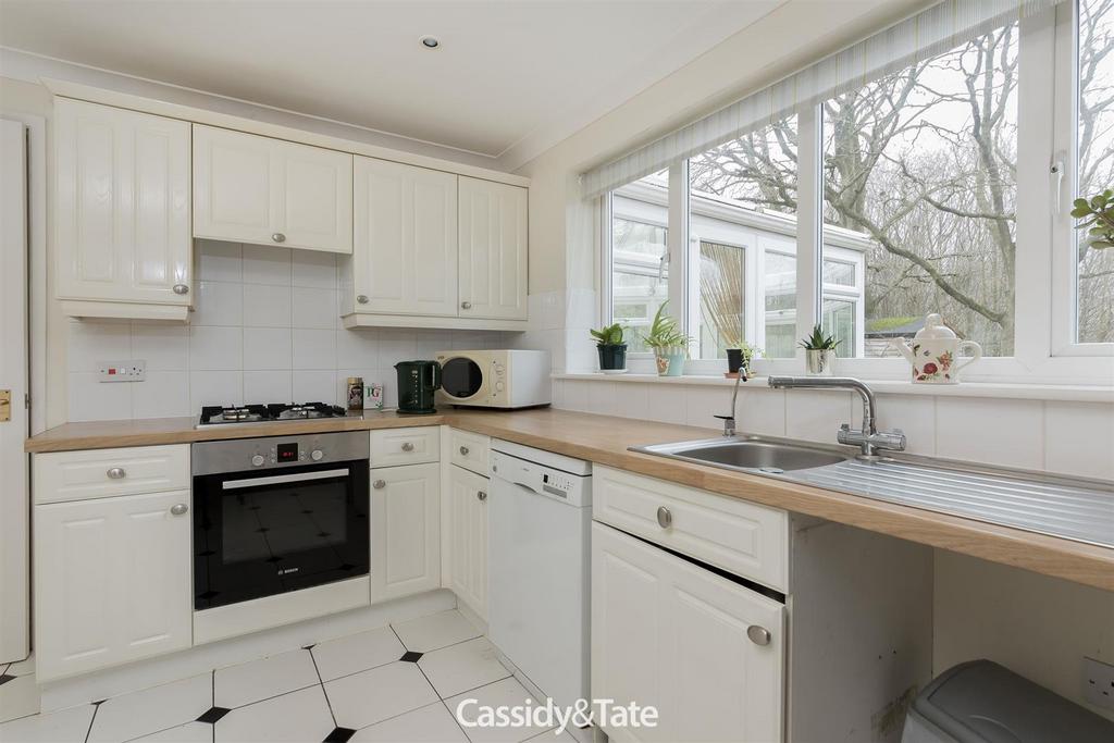 Wynches Farm Drive, St. Albans 4 bed detached house - £825,000