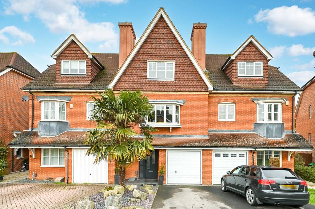 Lower Green Gardens, Worcester Park, KT4 5 bed terraced house for sale ...