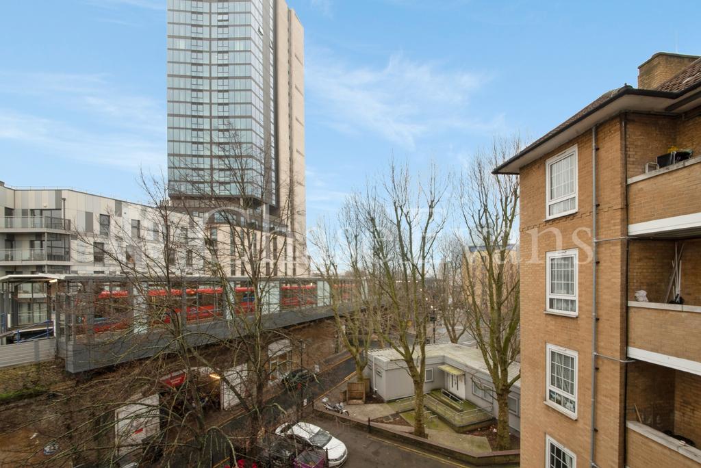 Limehouse Causeway London E14 3 bed apartment - £315,000